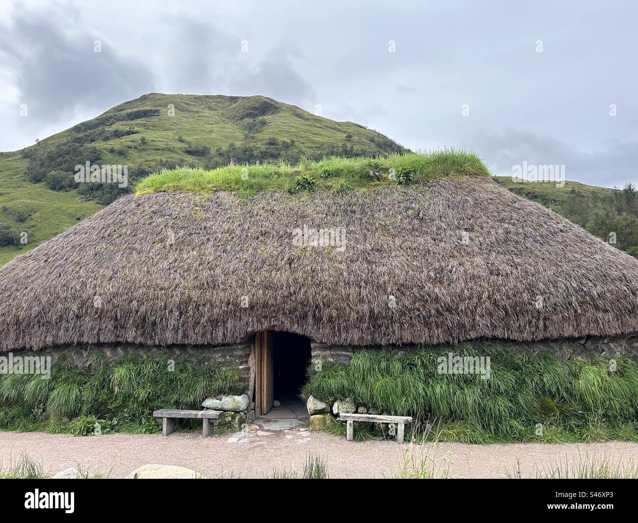 Turf house at glencoe national trust hi-res stock photography and ...