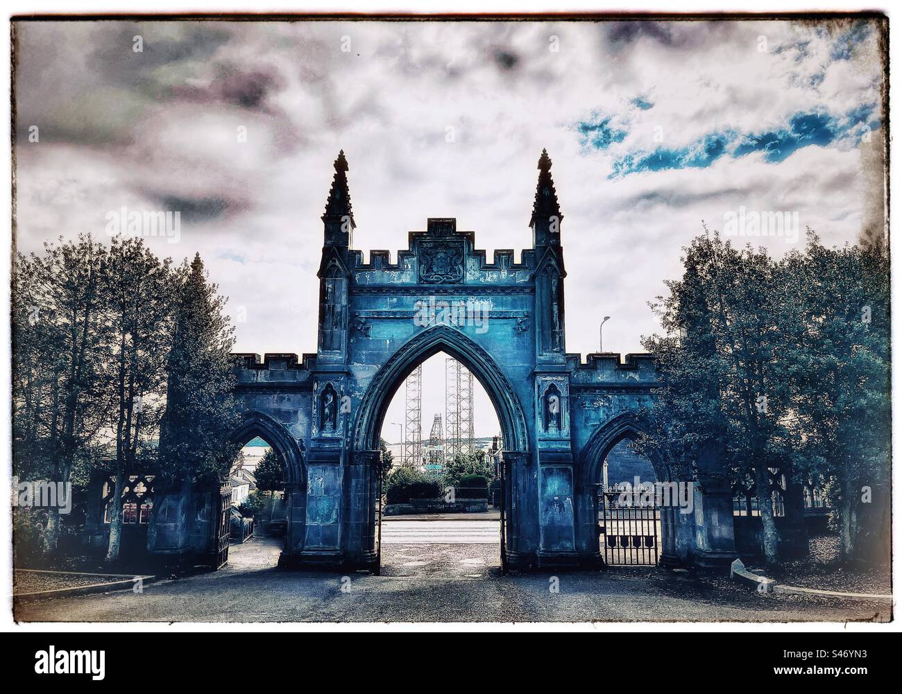 Gothic gate to cemetery hi-res stock photography and images - Alamy