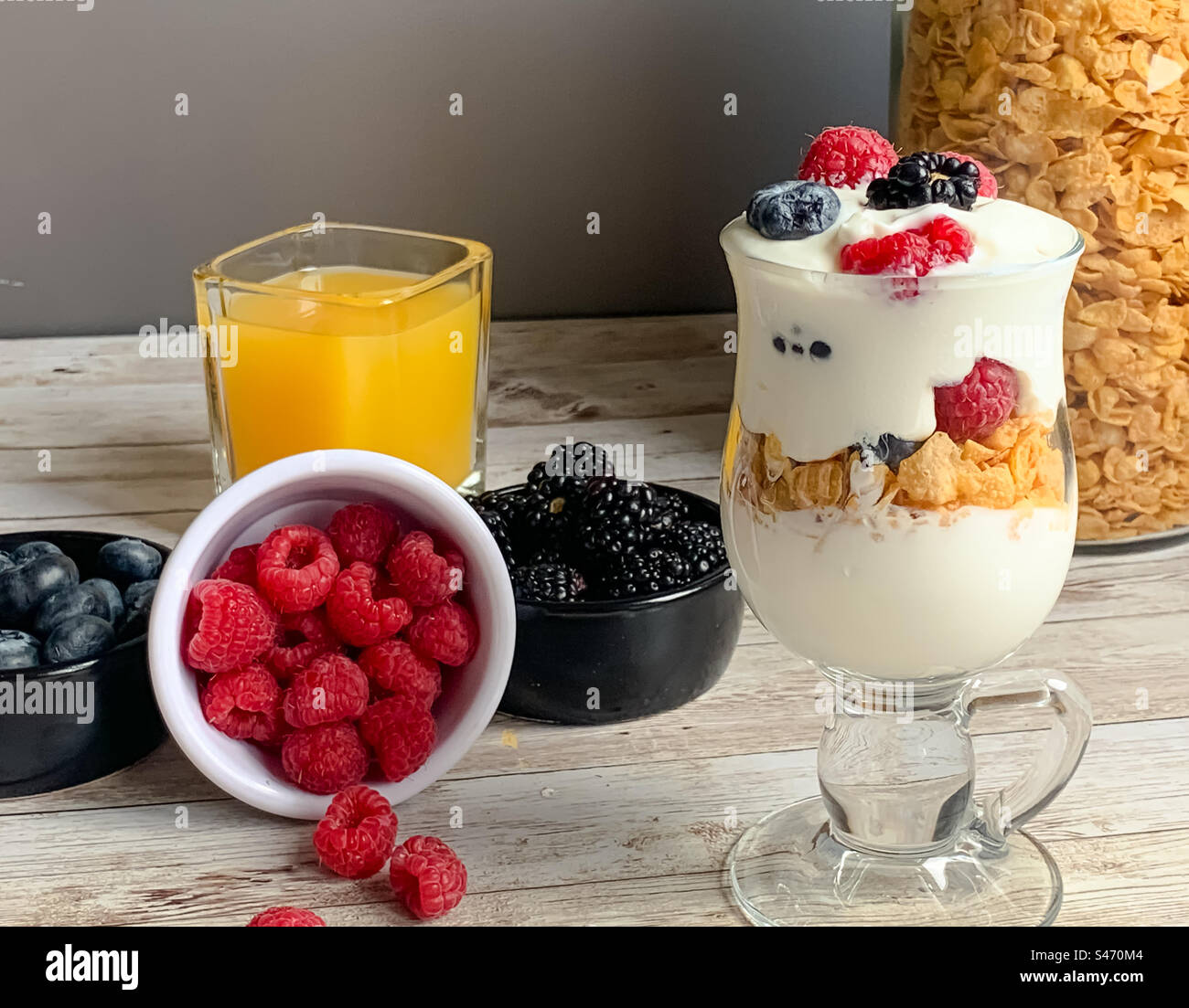 Breakfast with yogurts, fruits & cereal Stock Photo - Alamy