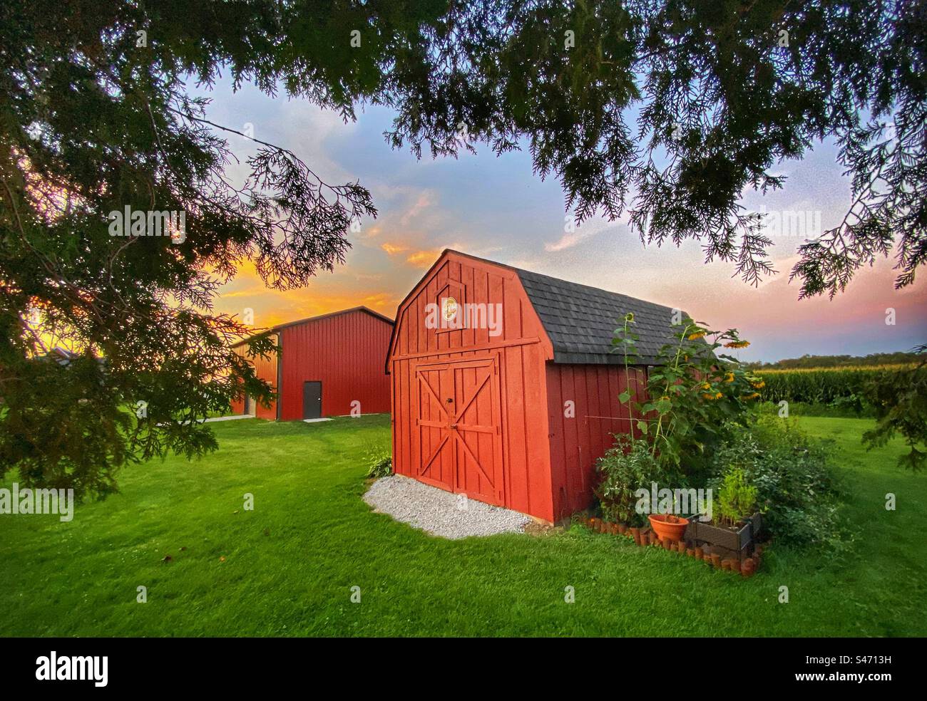 Indiana red barn hi-res stock photography and images - Alamy