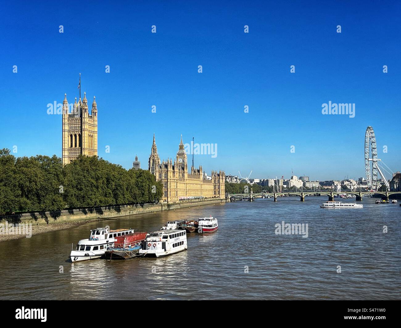 London eye seen river thames hi-res stock photography and images - Alamy