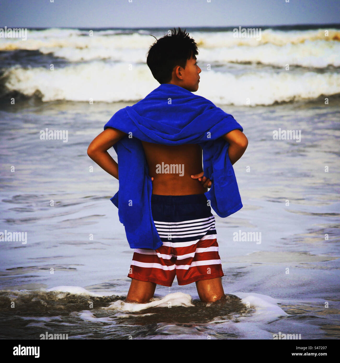 kid boy looking st the sea proudly Stock Photo - Alamy