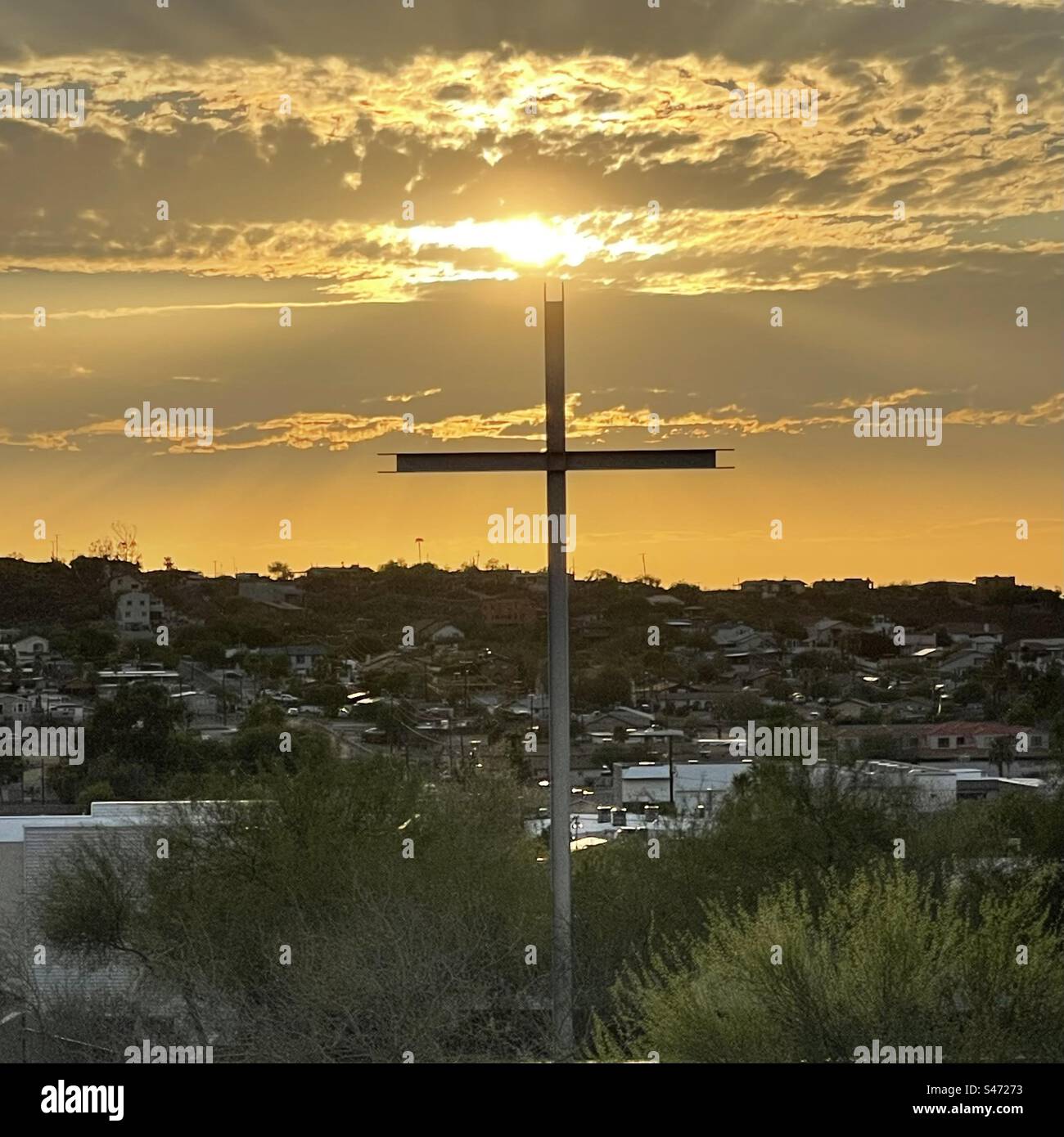 Golden light rays hi-res stock photography and images - Alamy