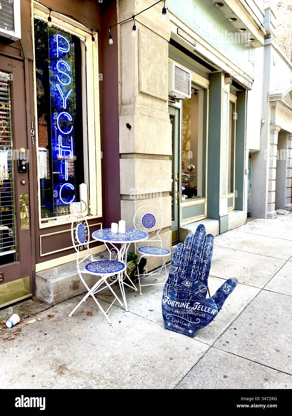 Psychic fortune teller storefront in Brooklyn, New York Stock Photo - Alamy