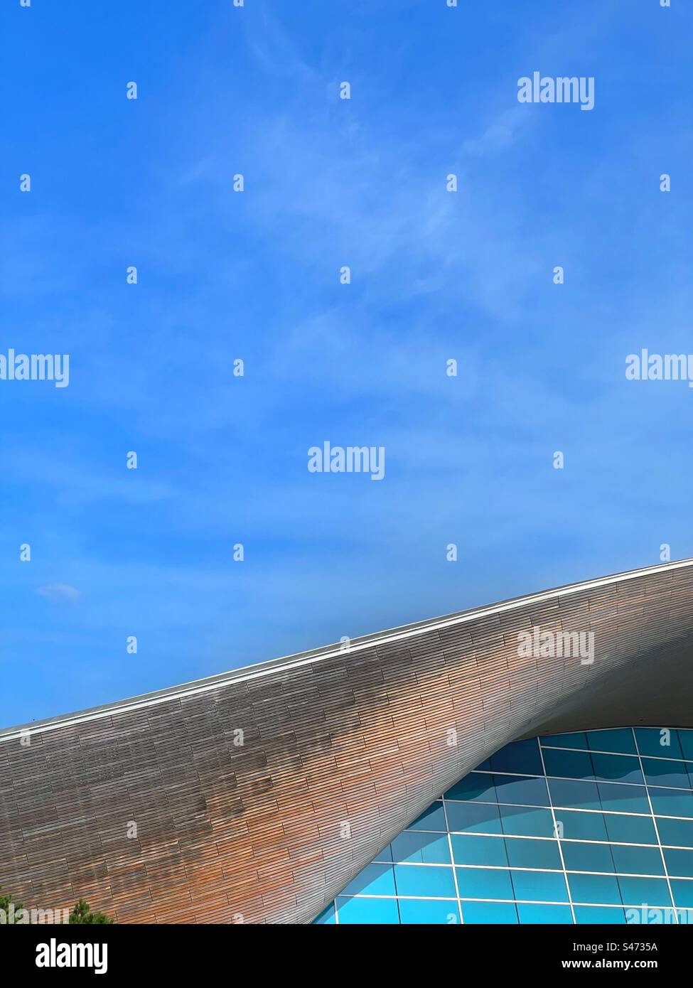 Aquatics centre london architecture hi-res stock photography and images ...