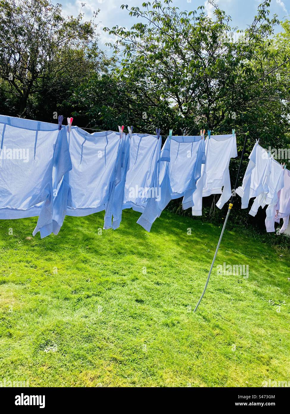 Line drying hi-res stock photography and images - Alamy