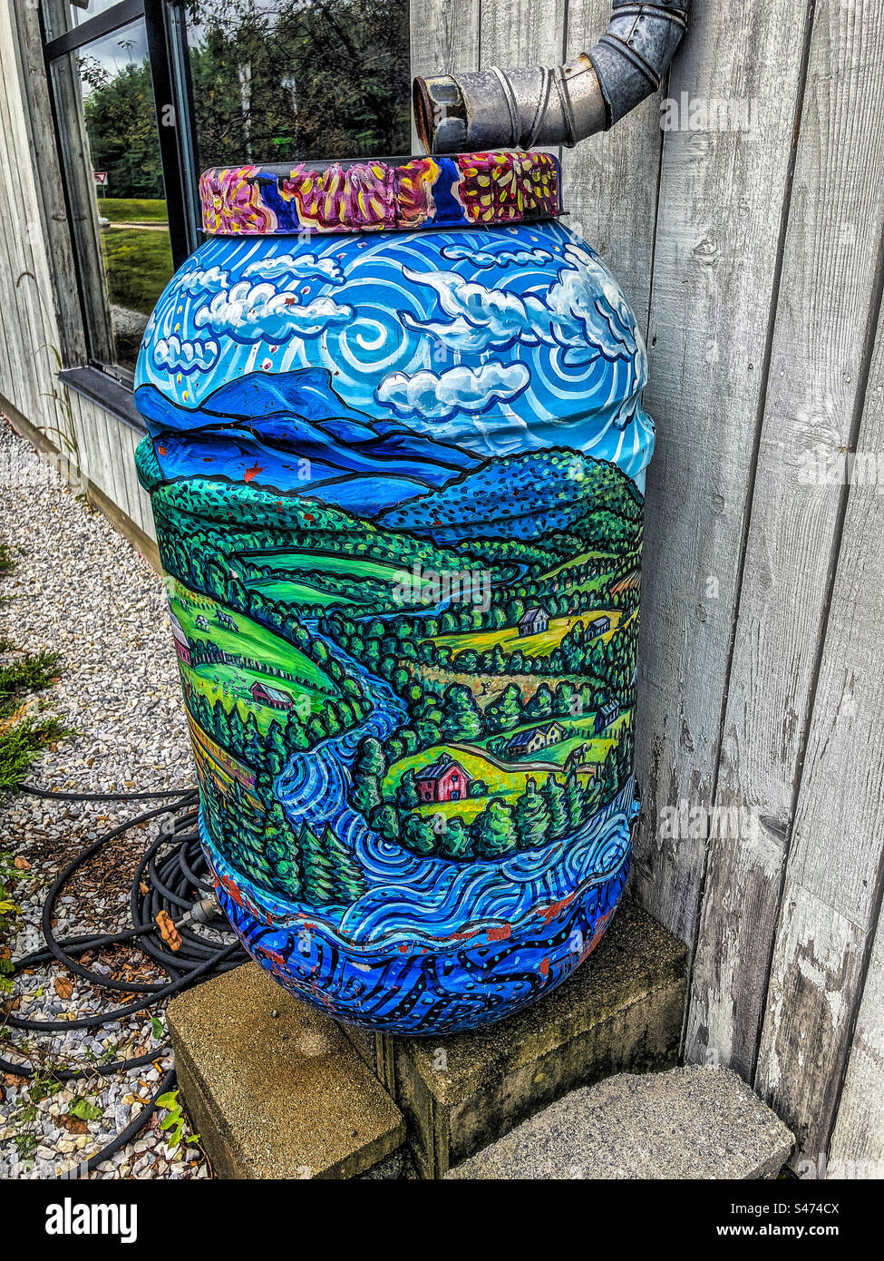 Barrel painted hi-res stock photography and images - Alamy