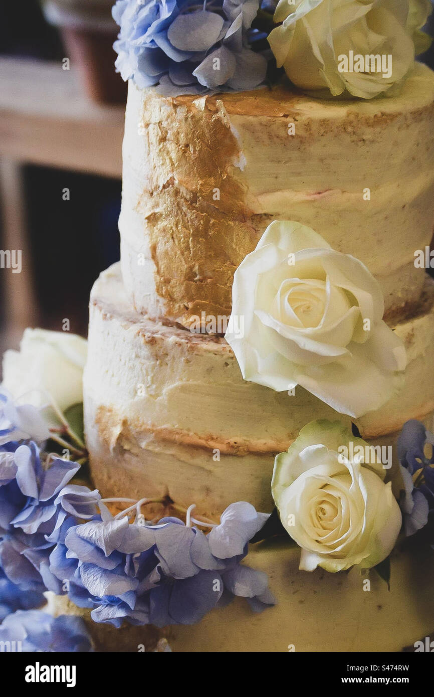 Unfinished cake hi-res stock photography and images - Alamy