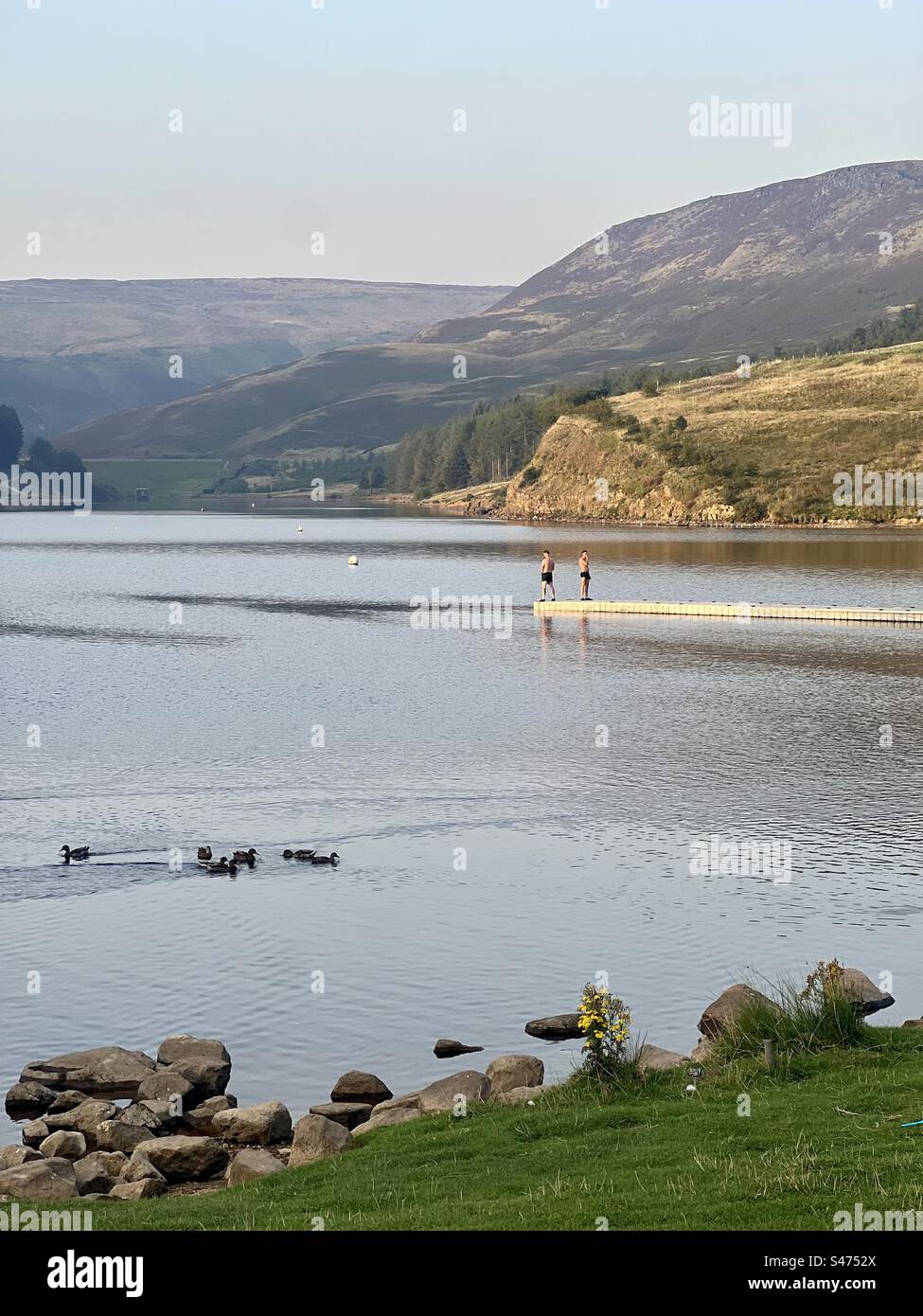 Dovestone reservoir hi-res stock photography and images - Alamy