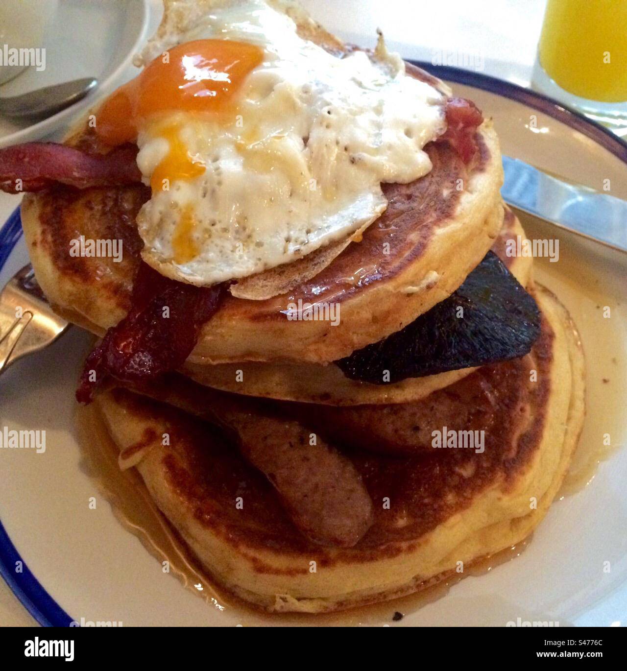 Pancakes stack bacon hi-res stock photography and images - Alamy