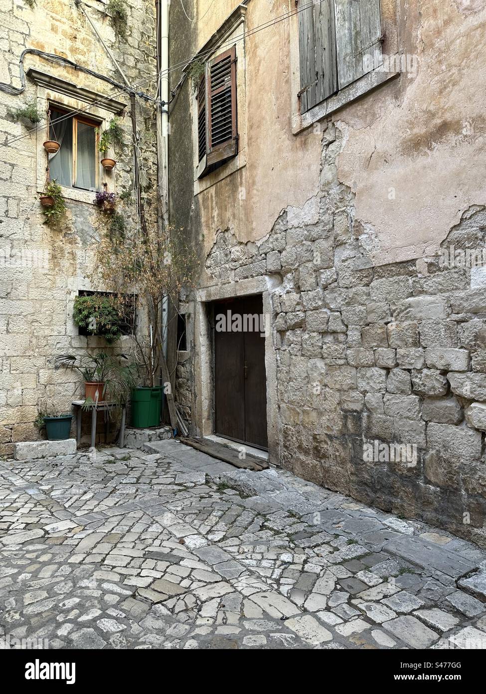 Old corner hi-res stock photography and images - Alamy