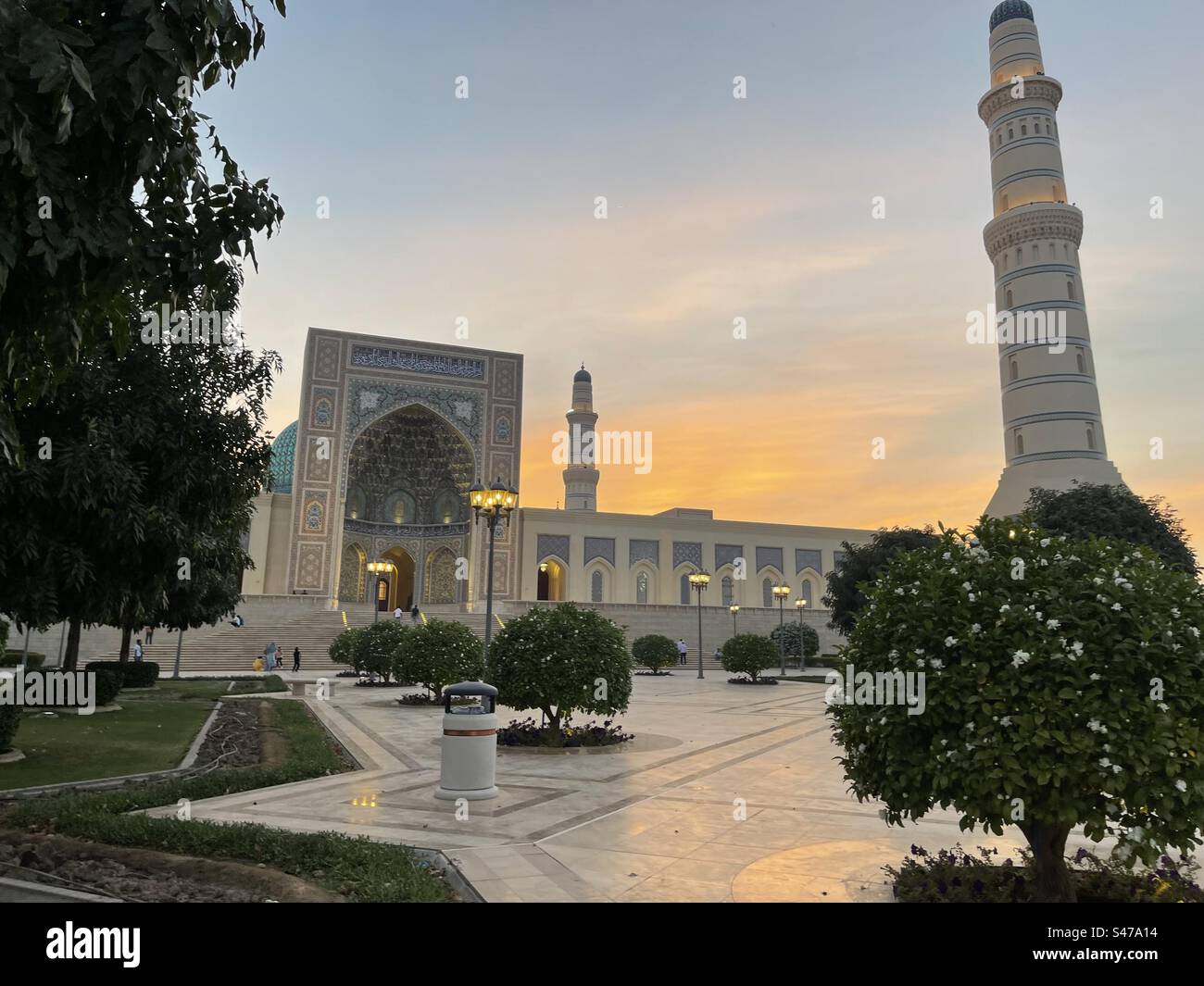 Sohar oman mosque hi-res stock photography and images - Alamy