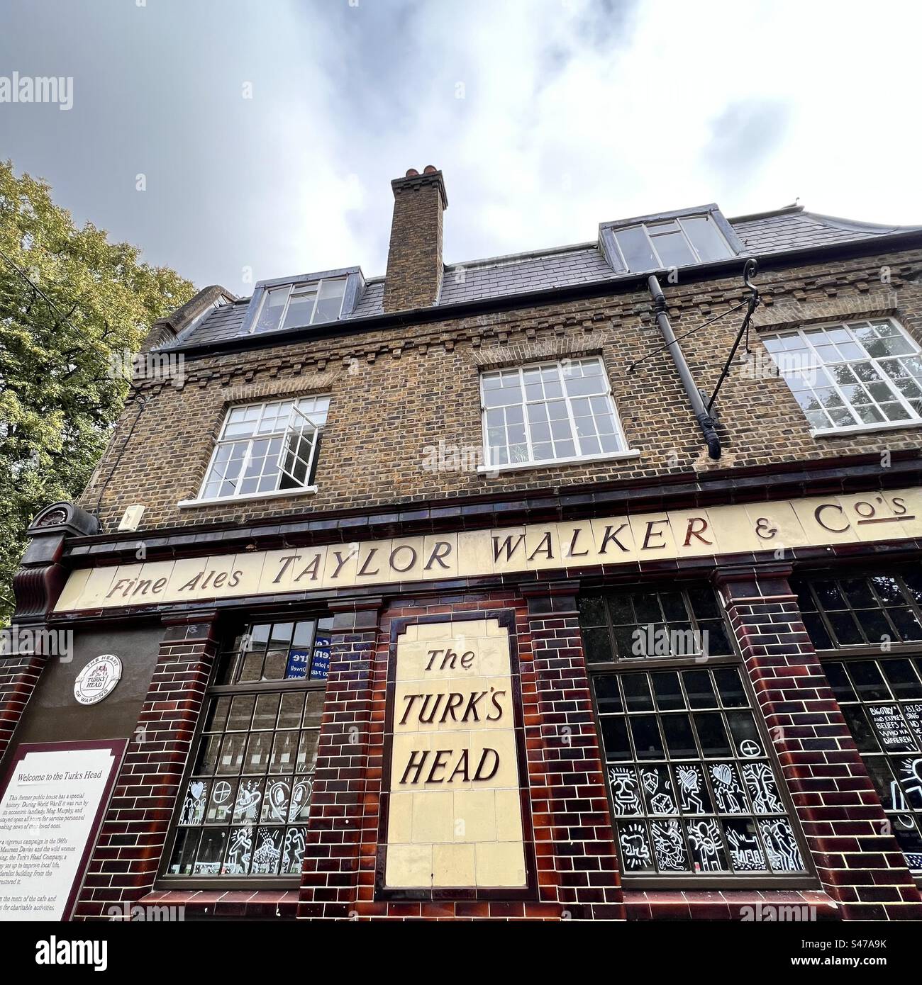 London Pub The Turk’s Head Wapping Stock Photo - Alamy