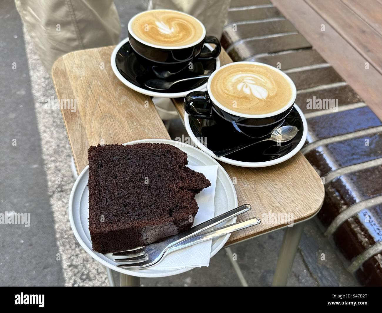 Cake break hi-res stock photography and images - Alamy
