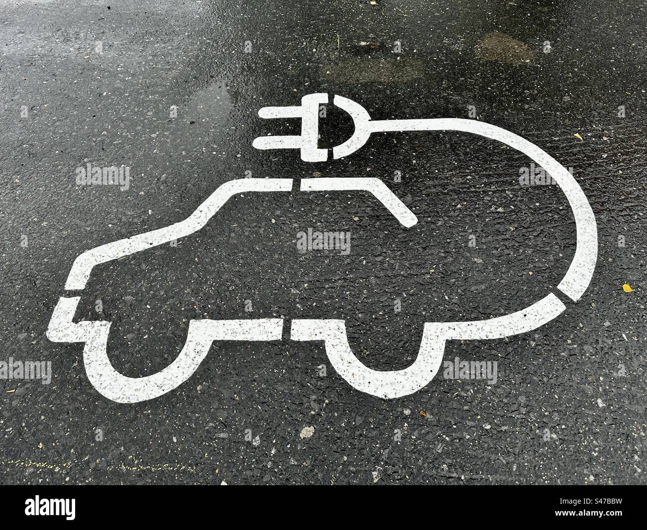 Electric vehicle charging symbol on ground Stock Photo - Alamy