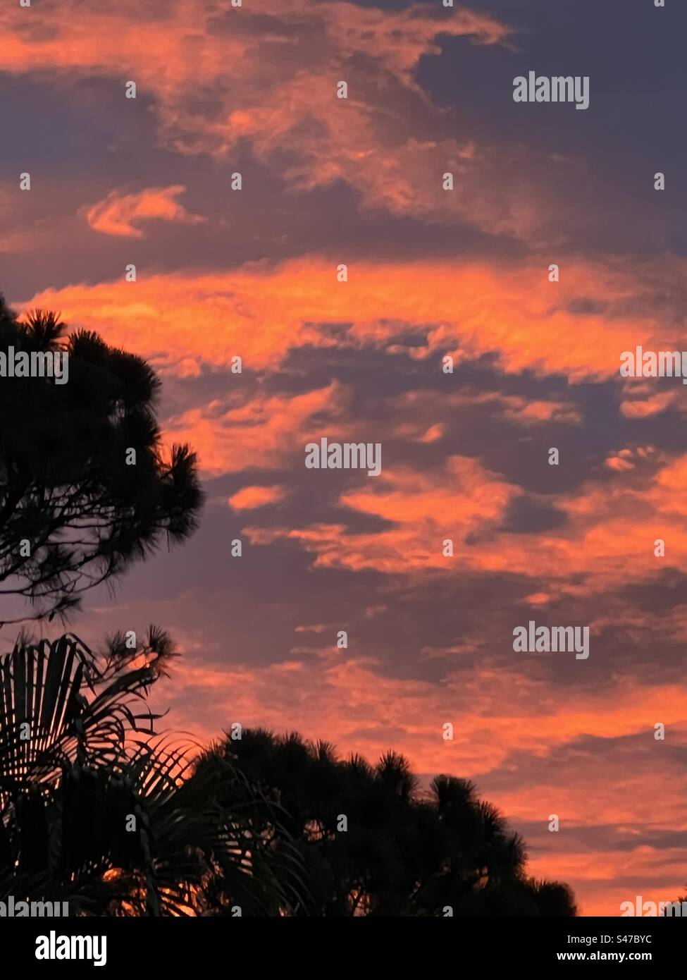 Nightfall sky hi-res stock photography and images - Alamy