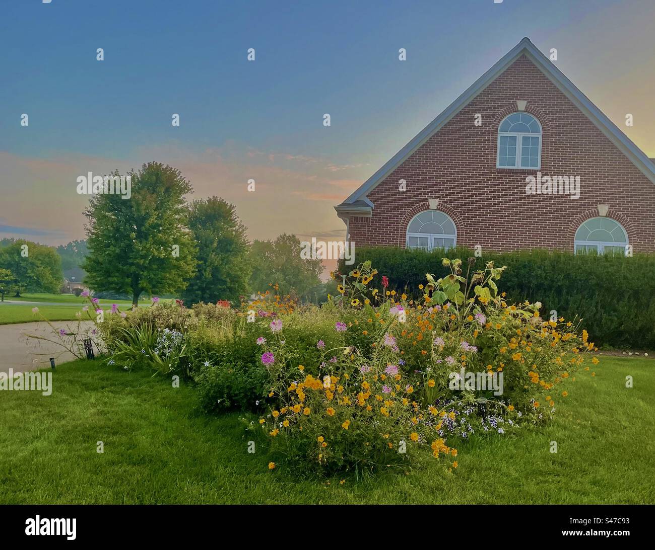 Fall gardens at dawn Stock Photo - Alamy