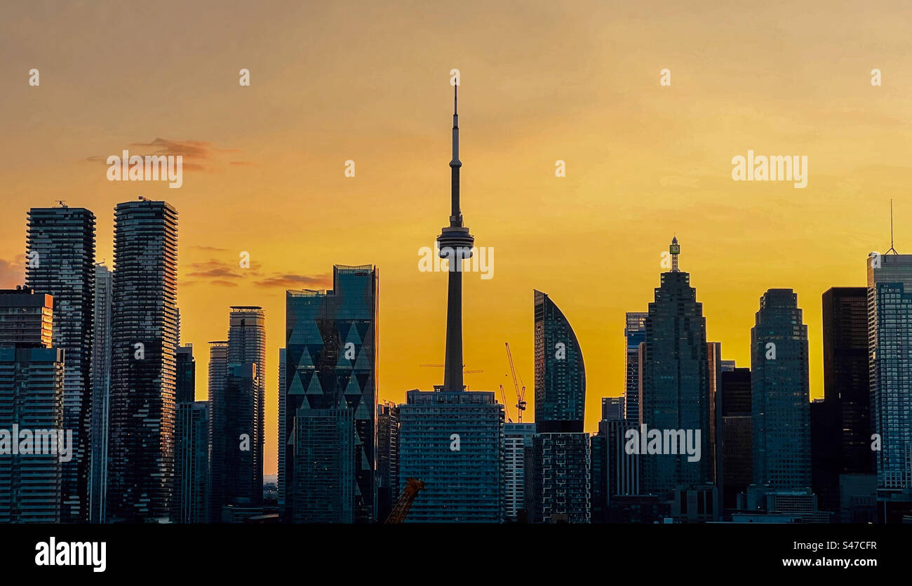 Toronto skyline sunset hi-res stock photography and images - Alamy