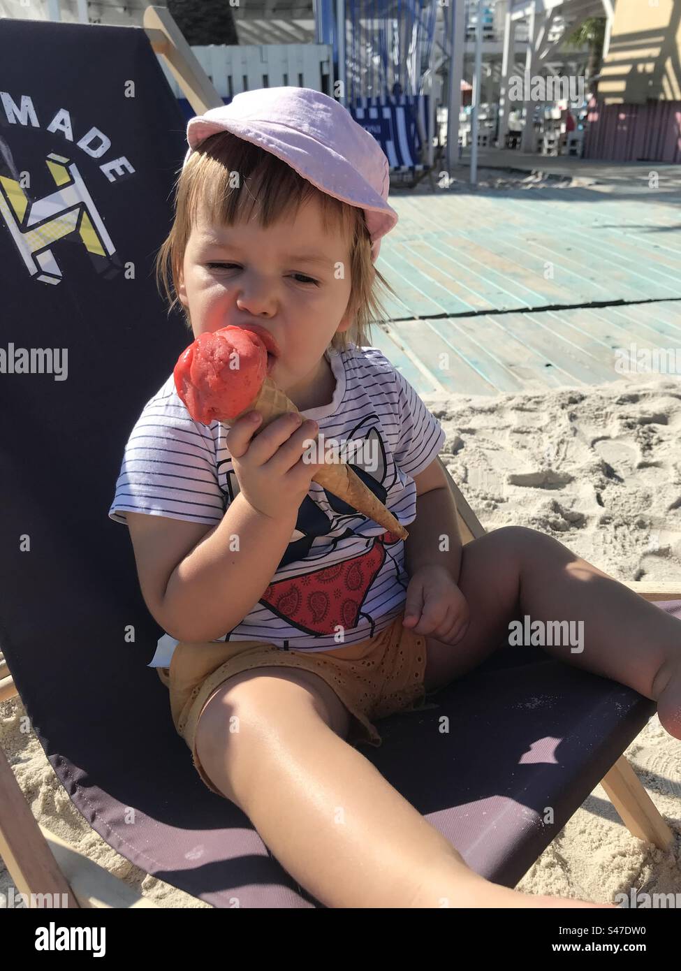 Child eating ice cream hi-res stock photography and images - Alamy