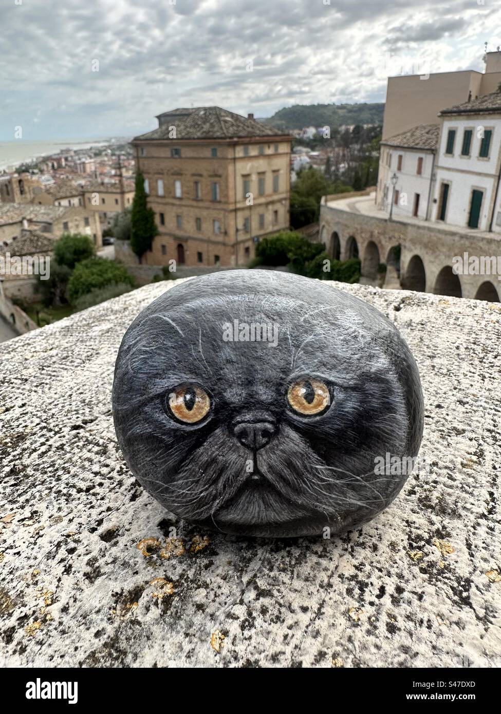 Hand painted cat hi-res stock photography and images - Alamy