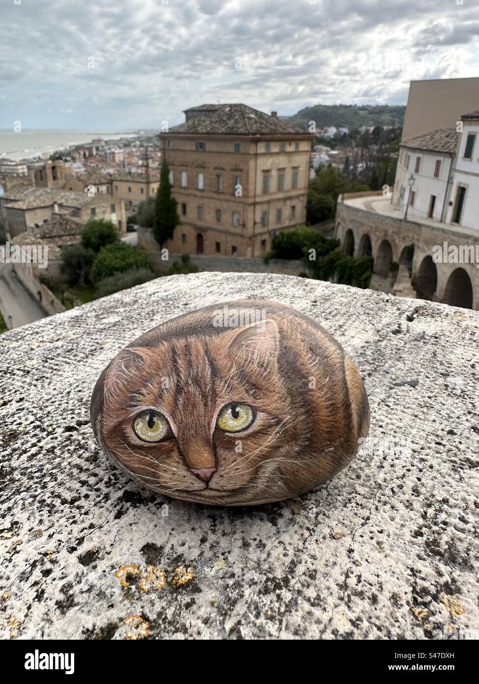 Hand painted cat hi-res stock photography and images - Alamy