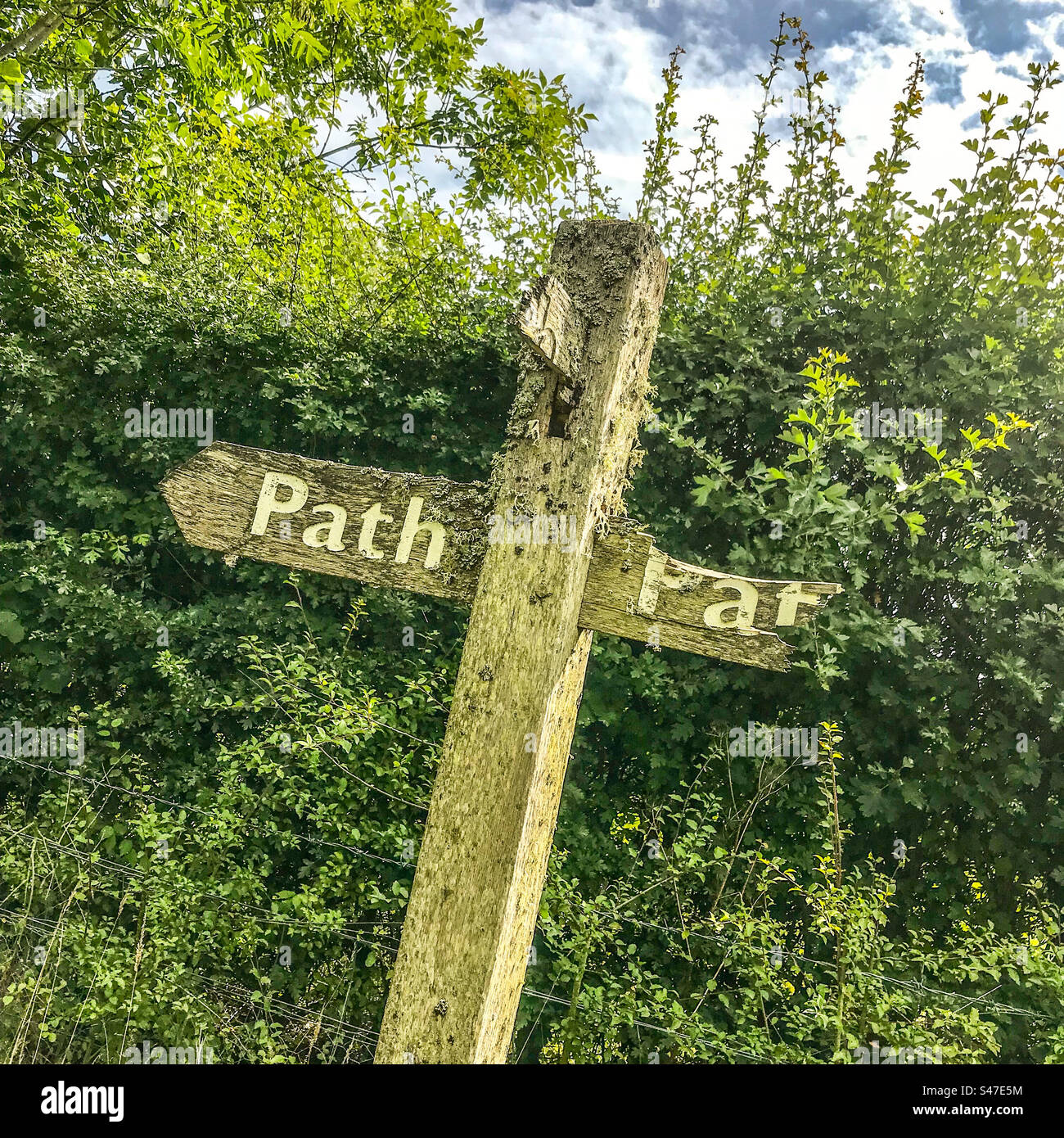 Broken signpost hi-res stock photography and images - Alamy