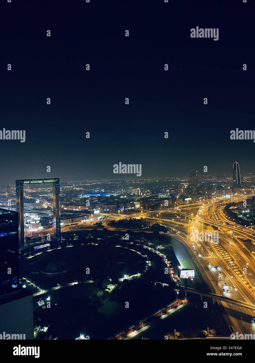 Dubai frame night hi-res stock photography and images - Alamy