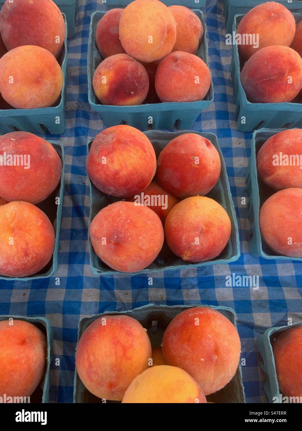 Delicious fresh peaches for sale at the local farmers market Stock ...