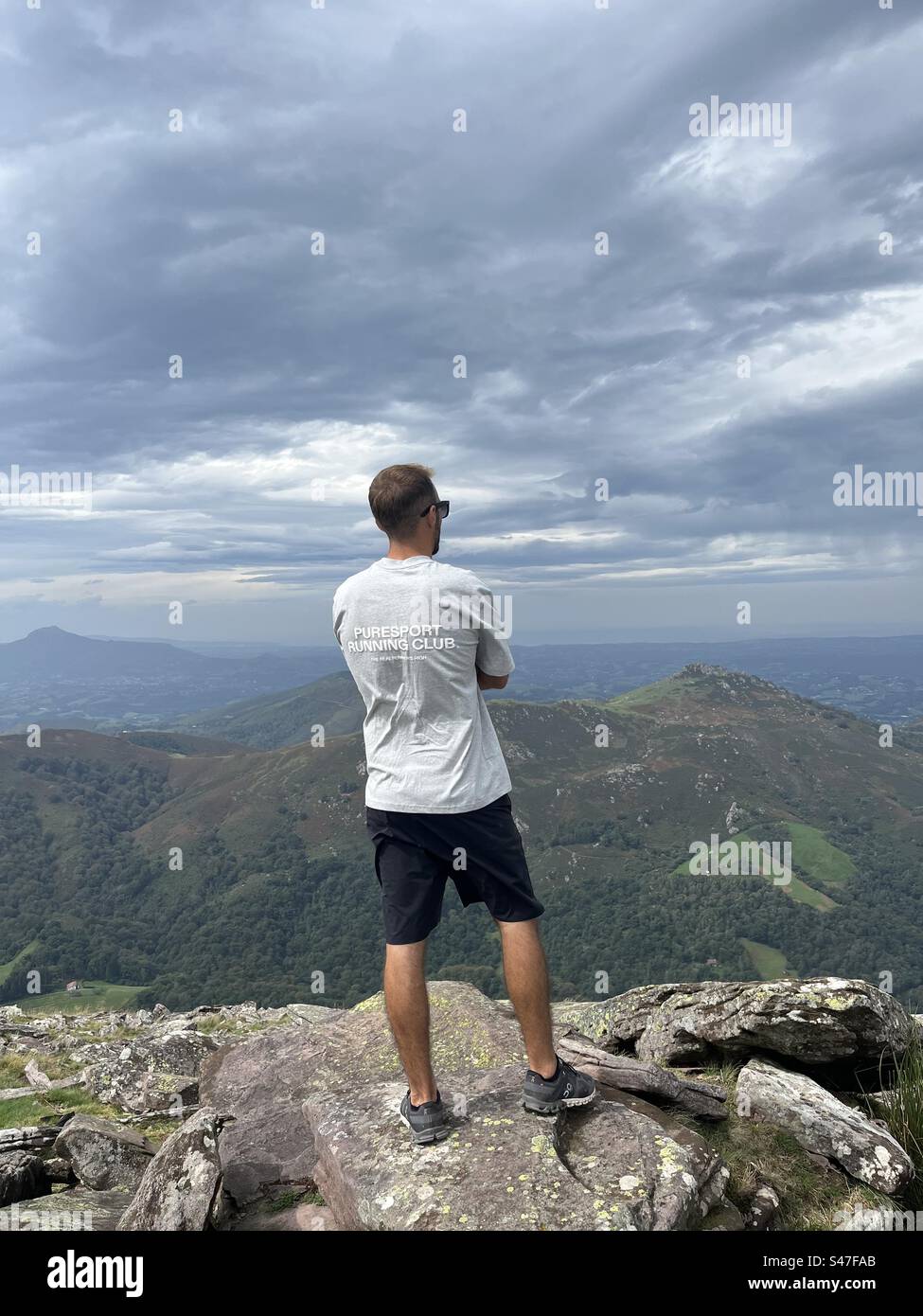 Man looking view hi-res stock photography and images - Alamy