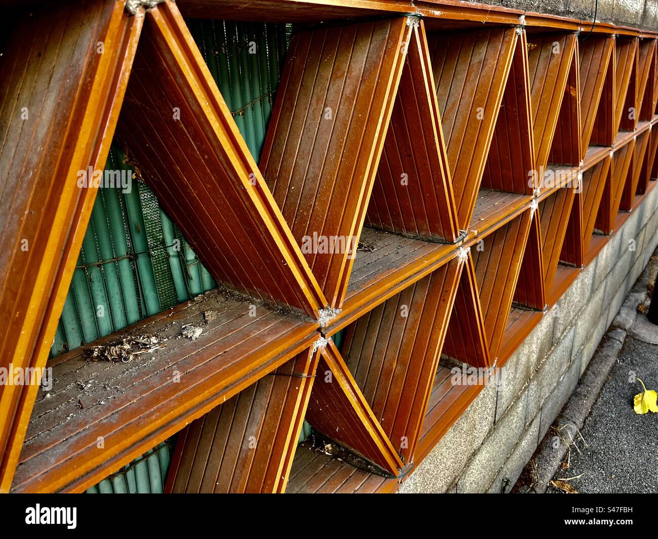 Fence tiles hi-res stock photography and images - Alamy