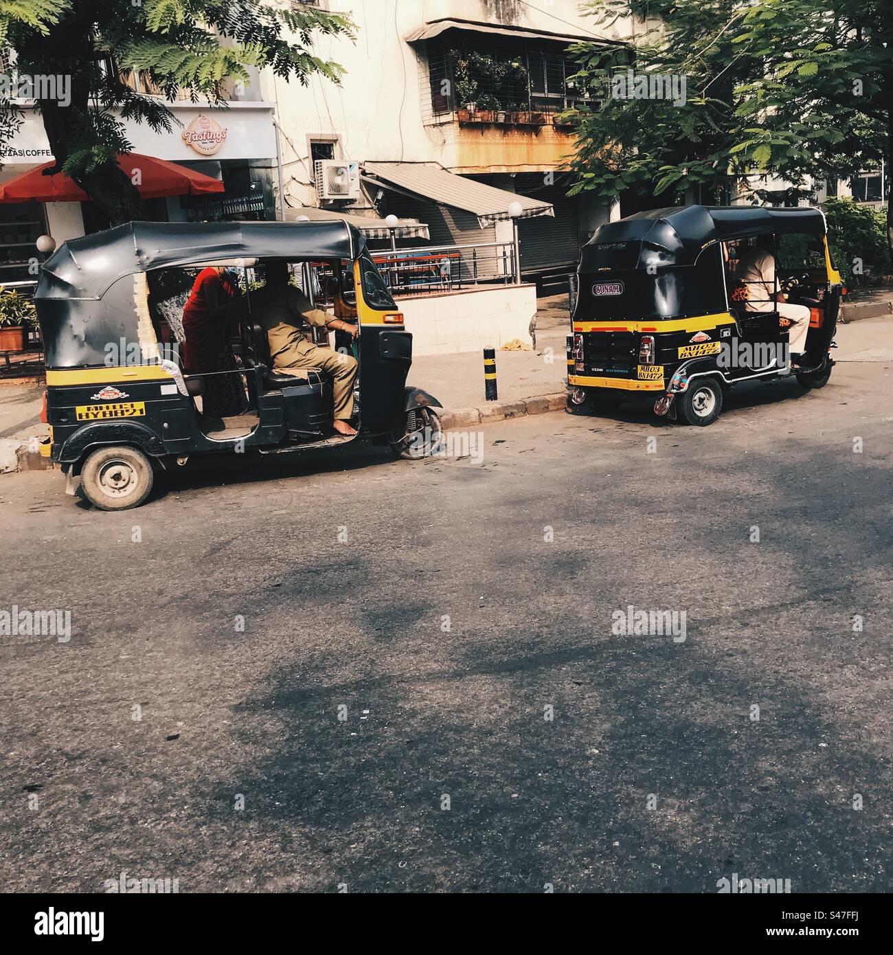 Autorickshaws parked at a street corner in Mumbai, India Stock Photo ...