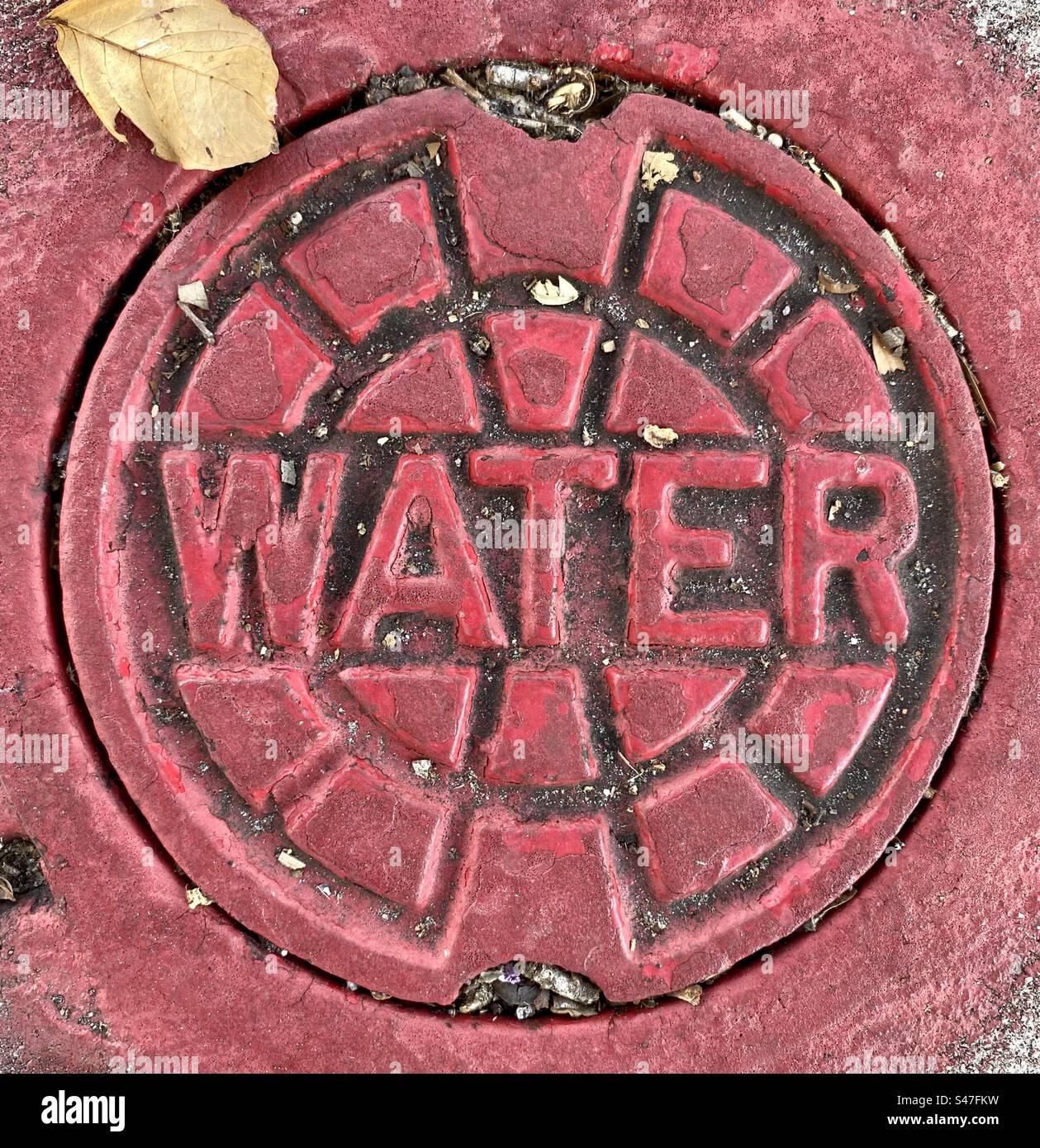 Street manhole hi-res stock photography and images - Alamy