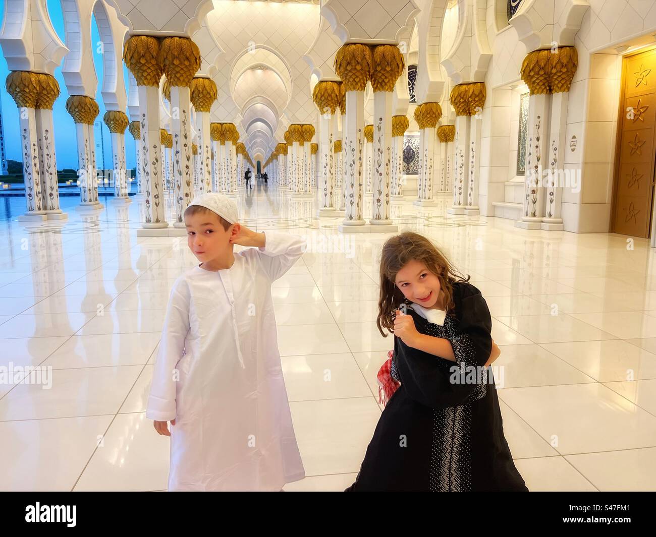 Brother and sister mosque Cheikh Zayed Stock Photo - Alamy