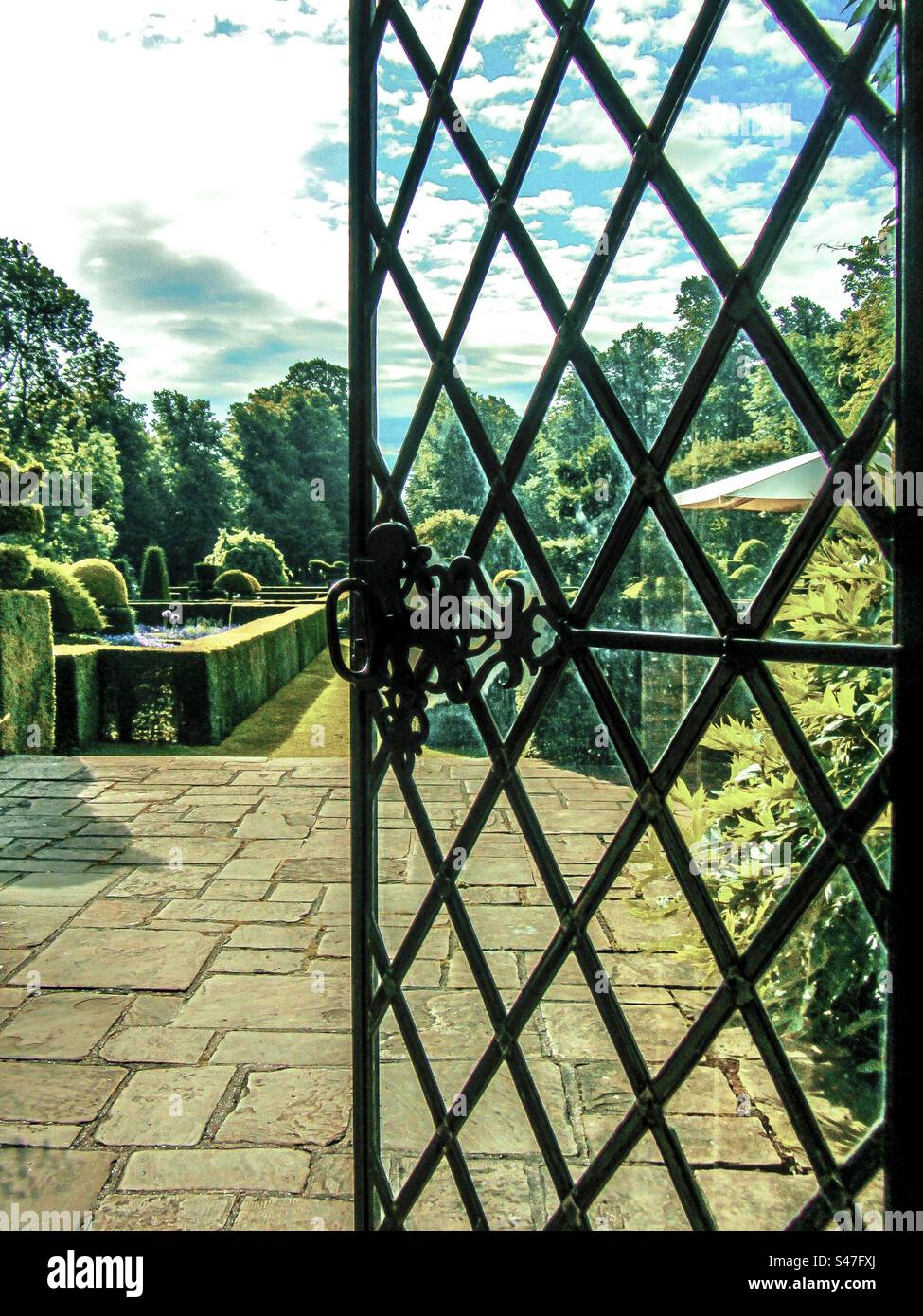Manor house window view hi-res stock photography and images - Alamy