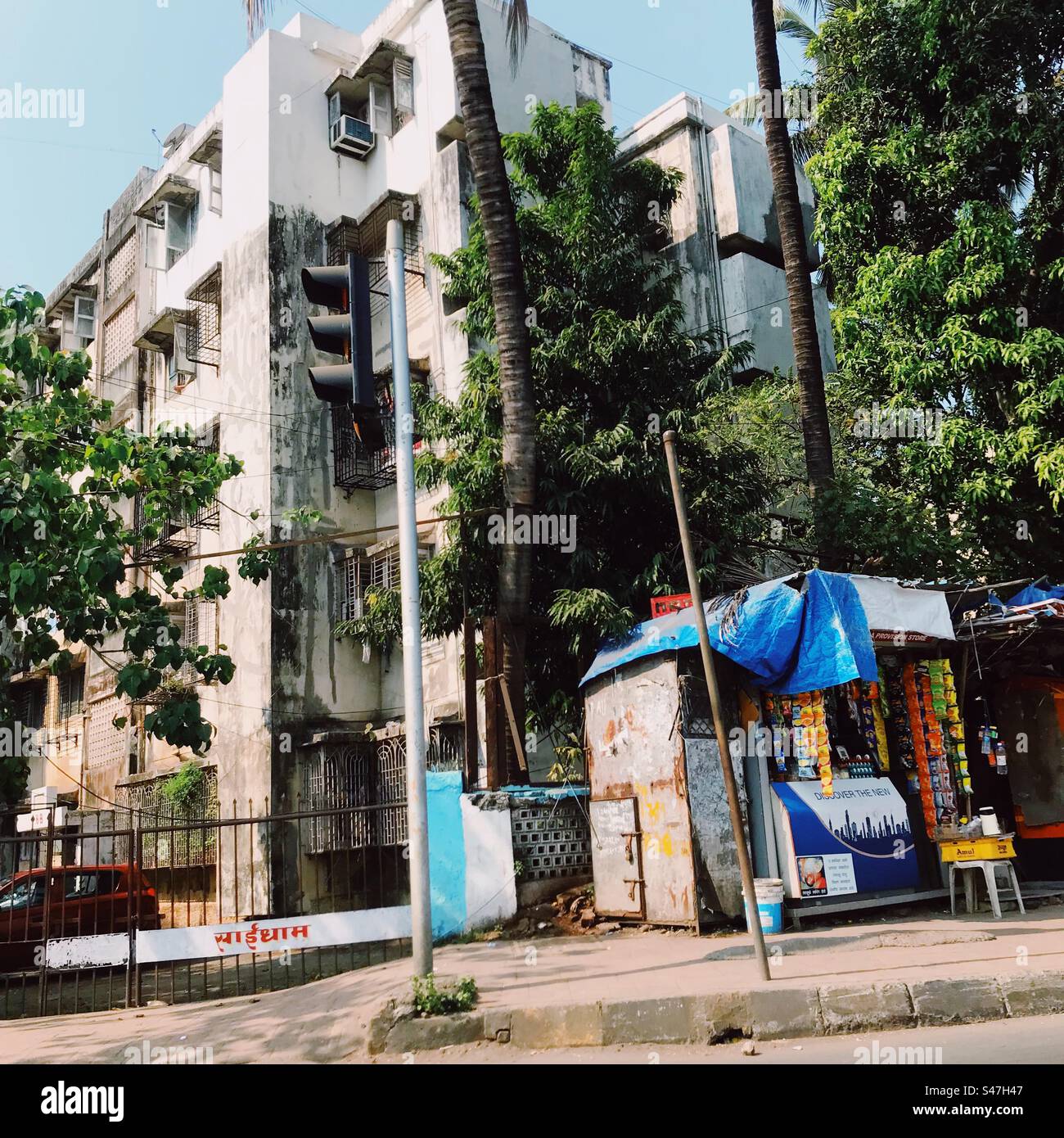 Buildings and a shop in Mumbai, India Stock Photo - Alamy