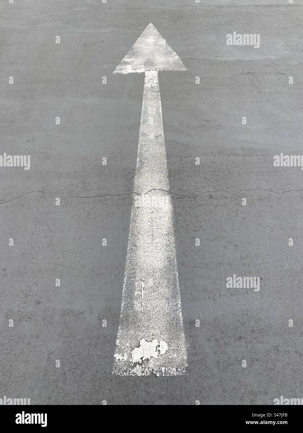 Road arrow markings hi-res stock photography and images - Alamy