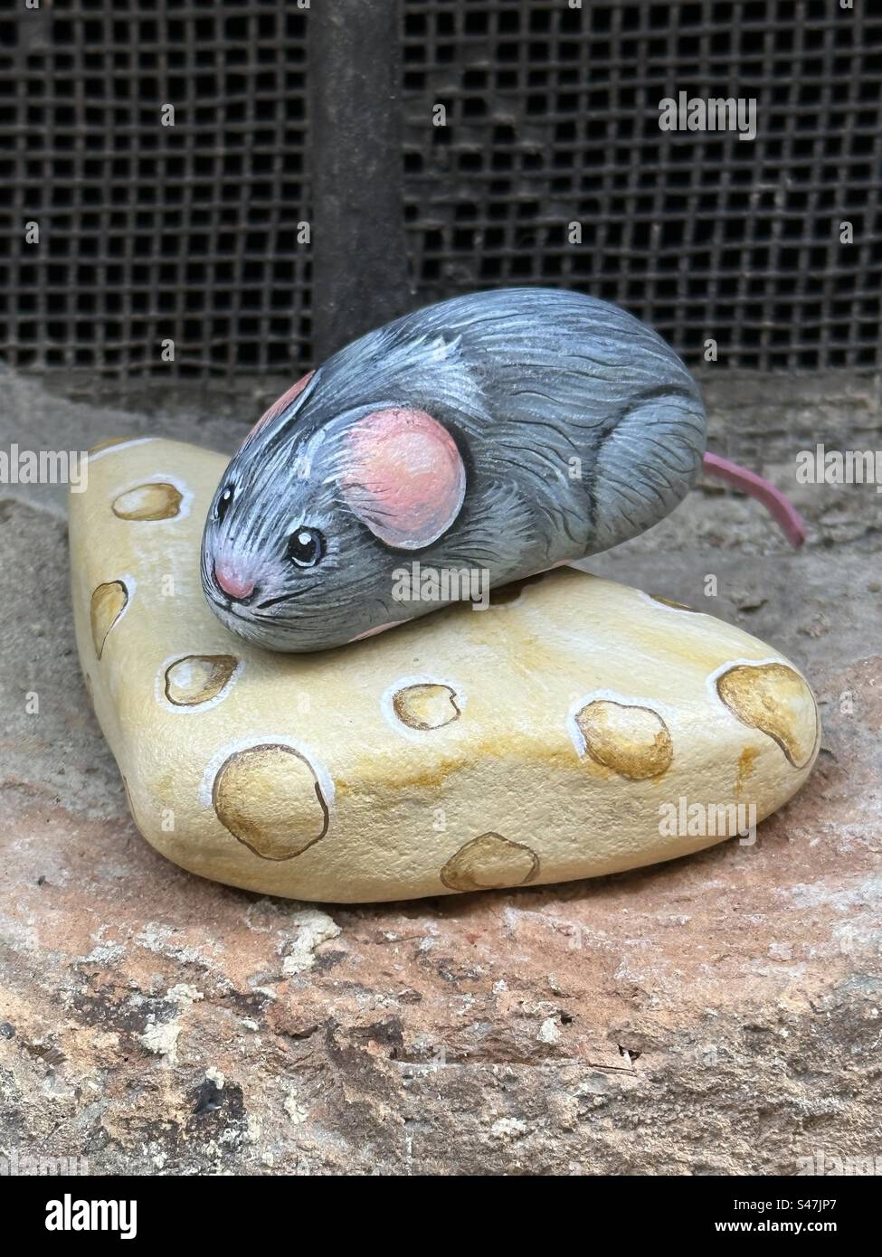 Stone mouse over a stone slice of cheese Stock Photo - Alamy