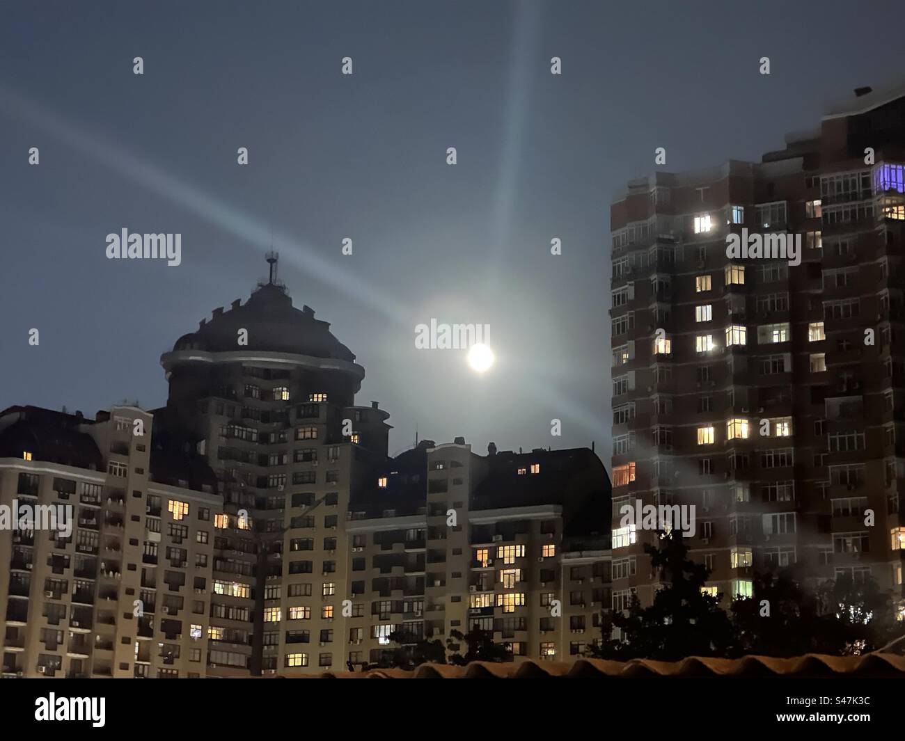 Moon and buildings hi-res stock photography and images - Alamy