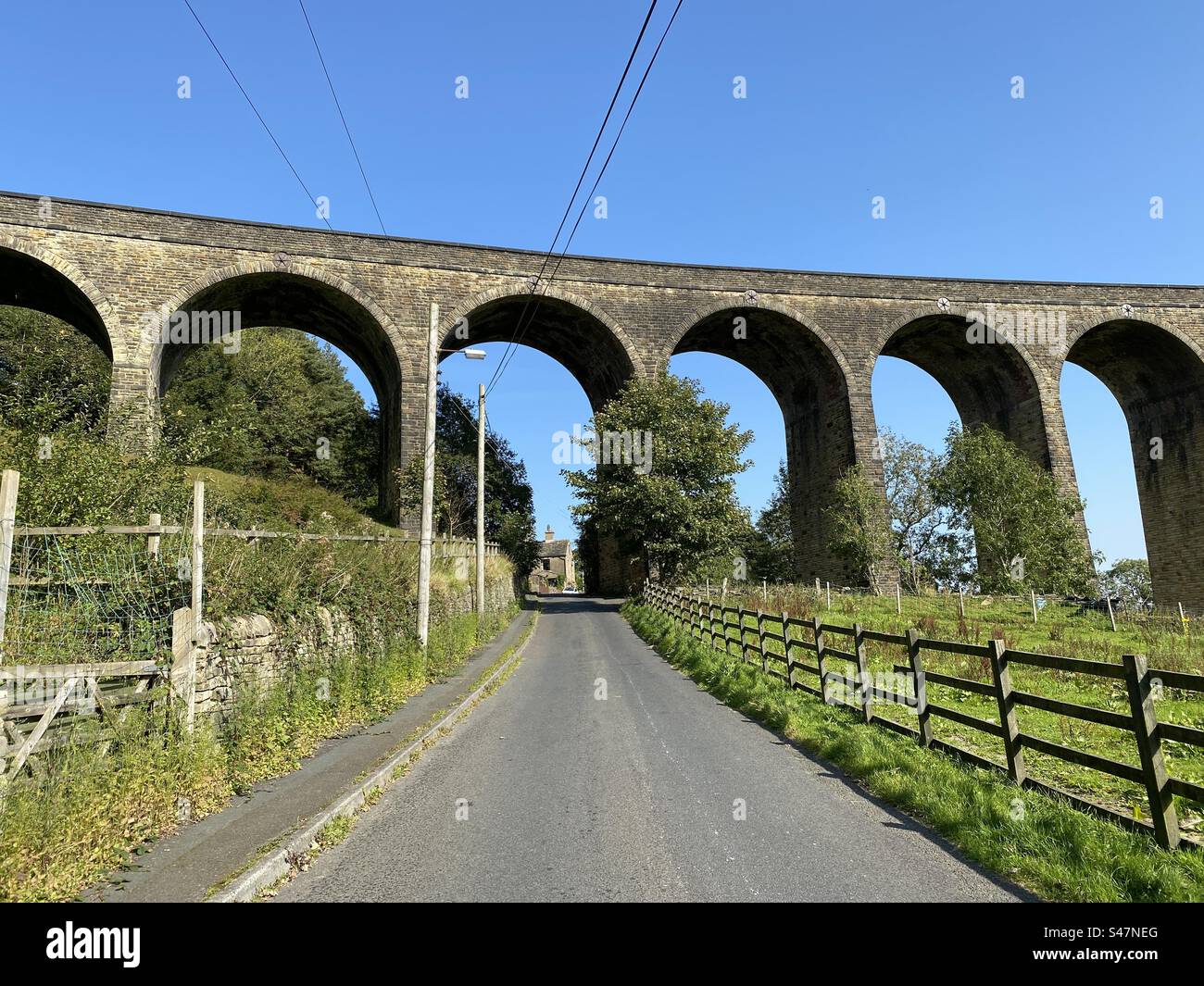 Stone viaduct hi-res stock photography and images - Alamy
