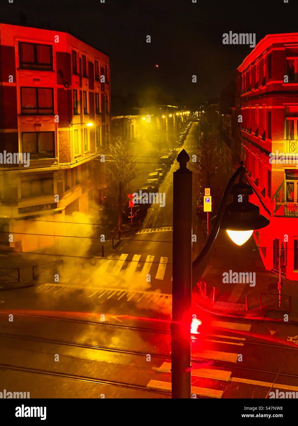Cityscape neon hi-res stock photography and images - Alamy