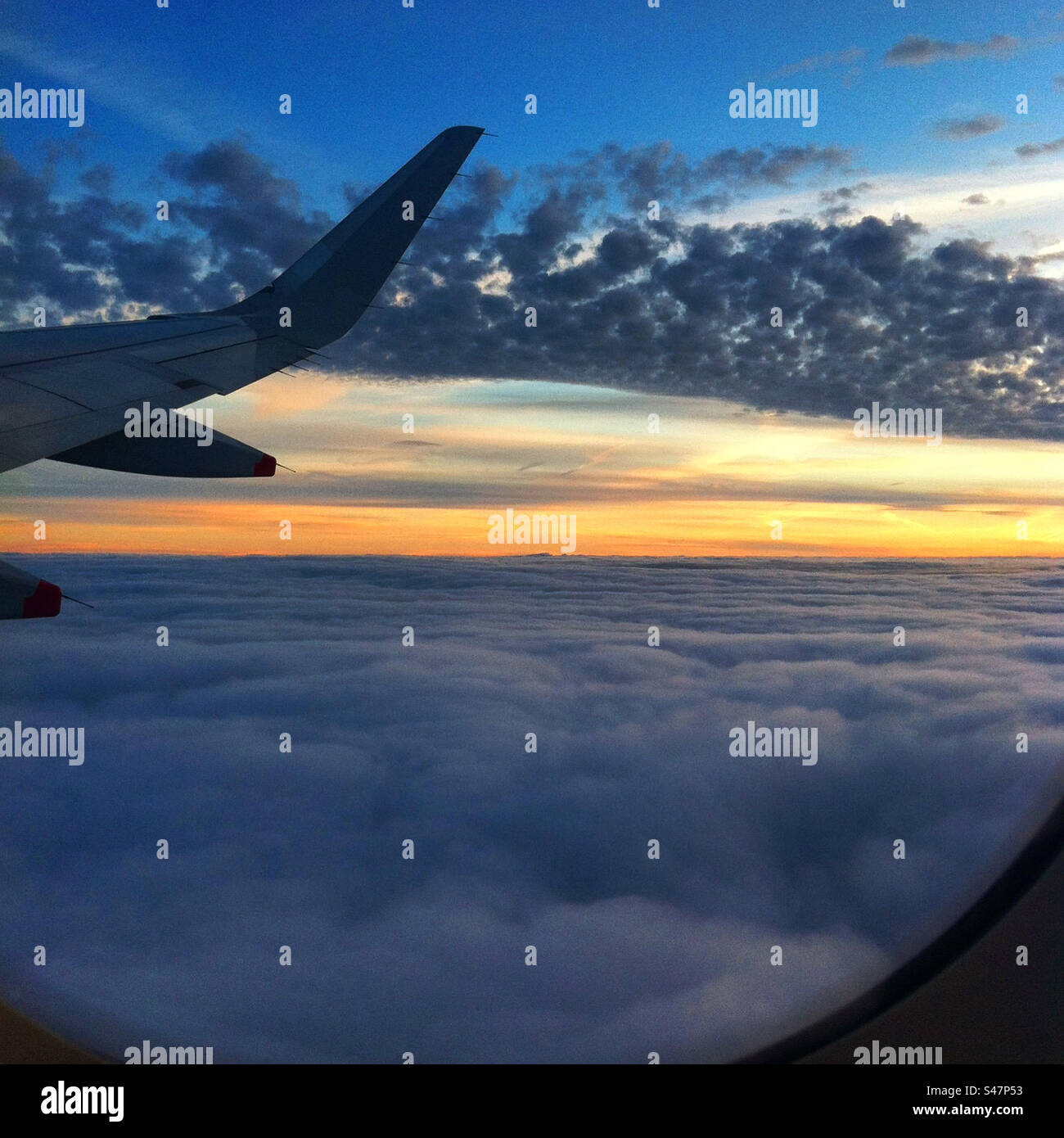 Airplane sunset hi-res stock photography and images - Alamy
