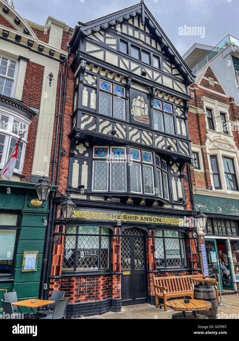 The Ship Anson pub, Portsmouth dockyards Stock Photo - Alamy
