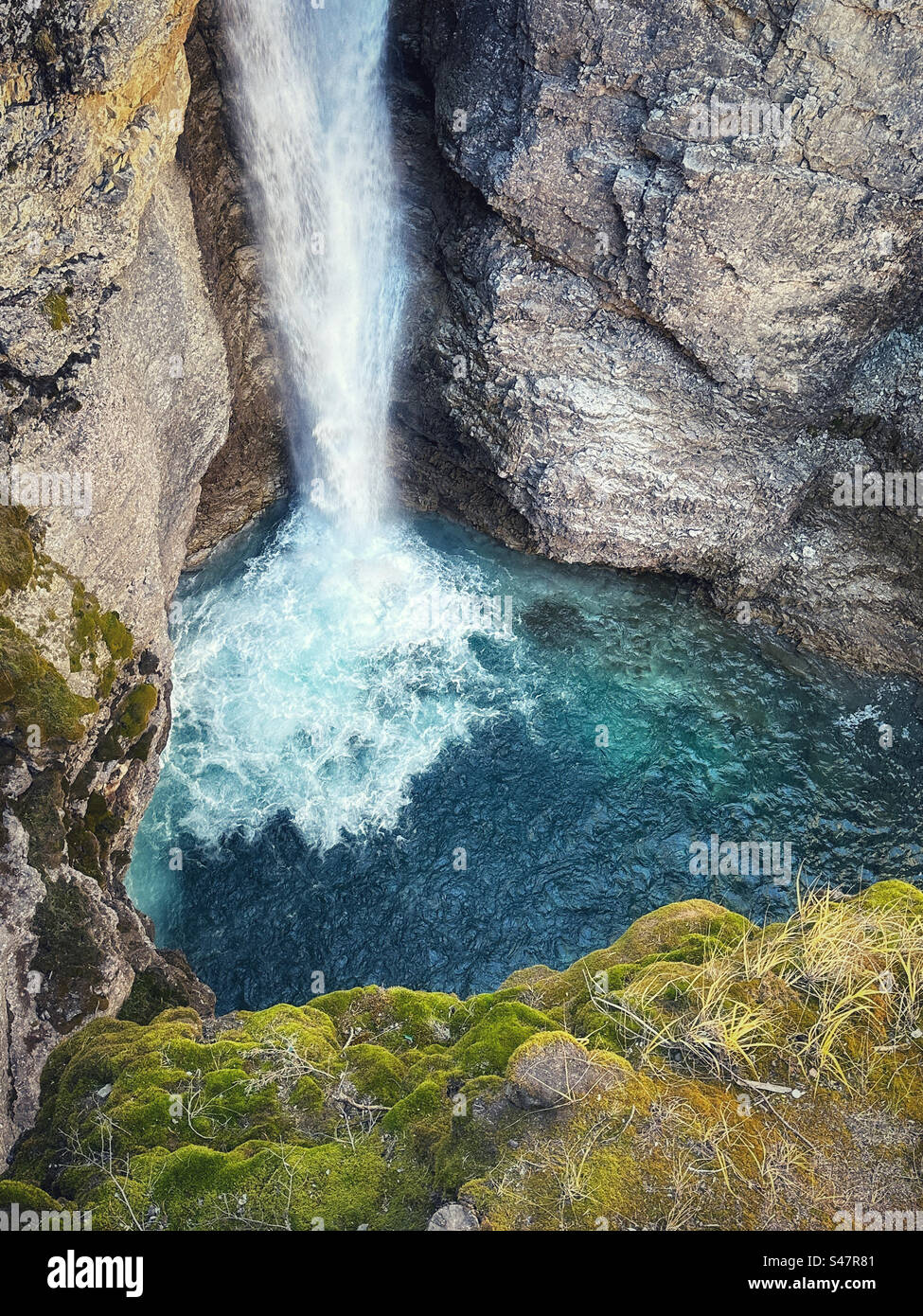 Waterfall banff national park hi-res stock photography and images - Alamy