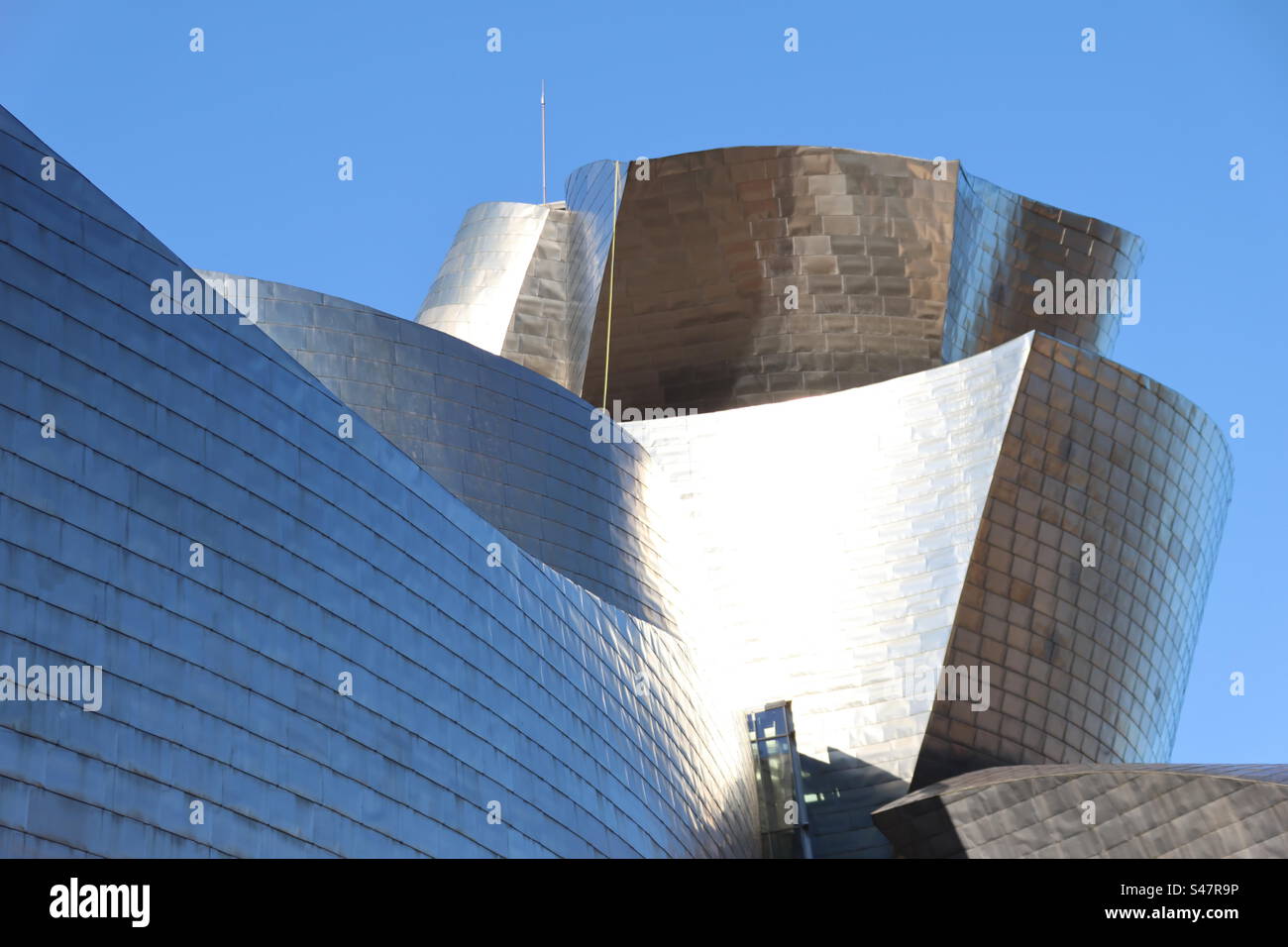 Museo guggenheim bilbao euskadi hi-res stock photography and images - Alamy