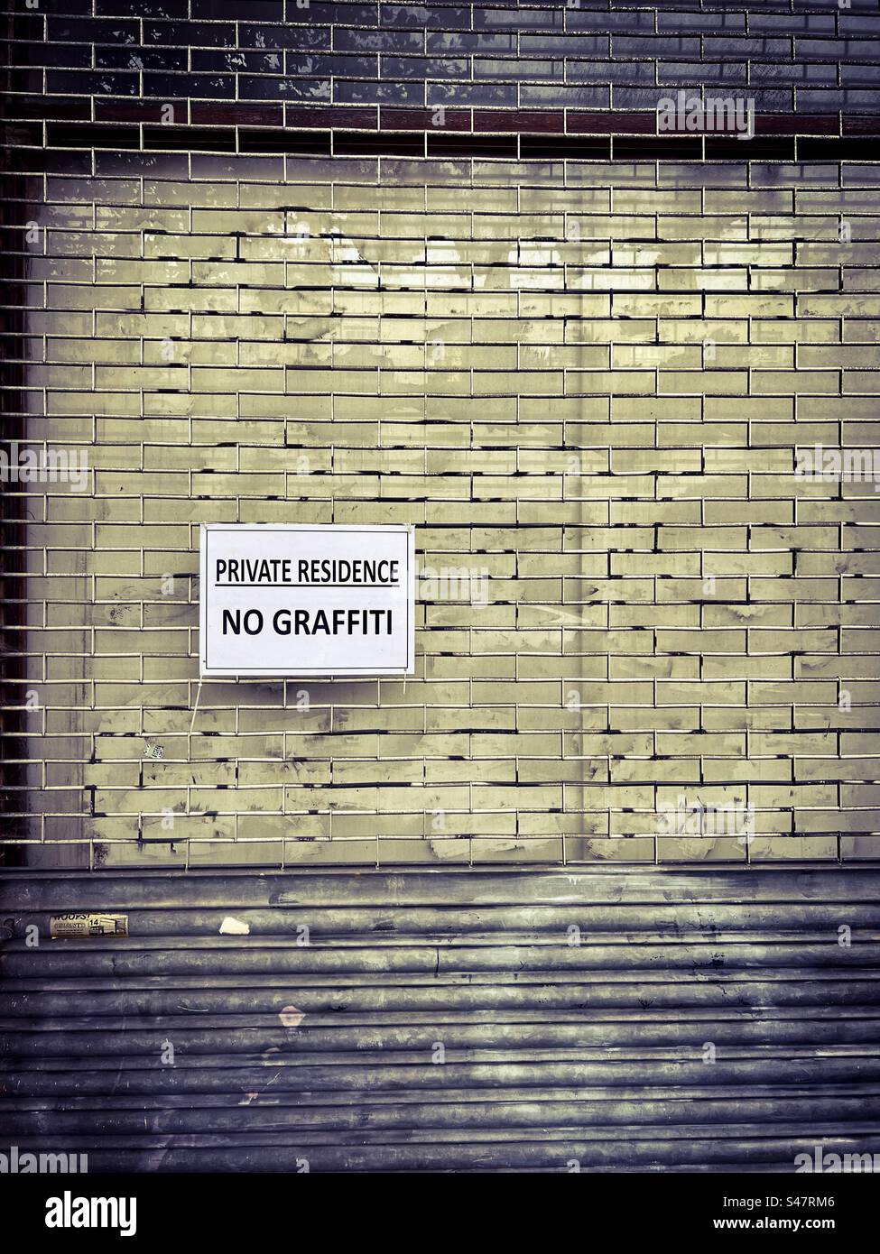 NO Graffiti Sign on London Residence Stock Photo - Alamy