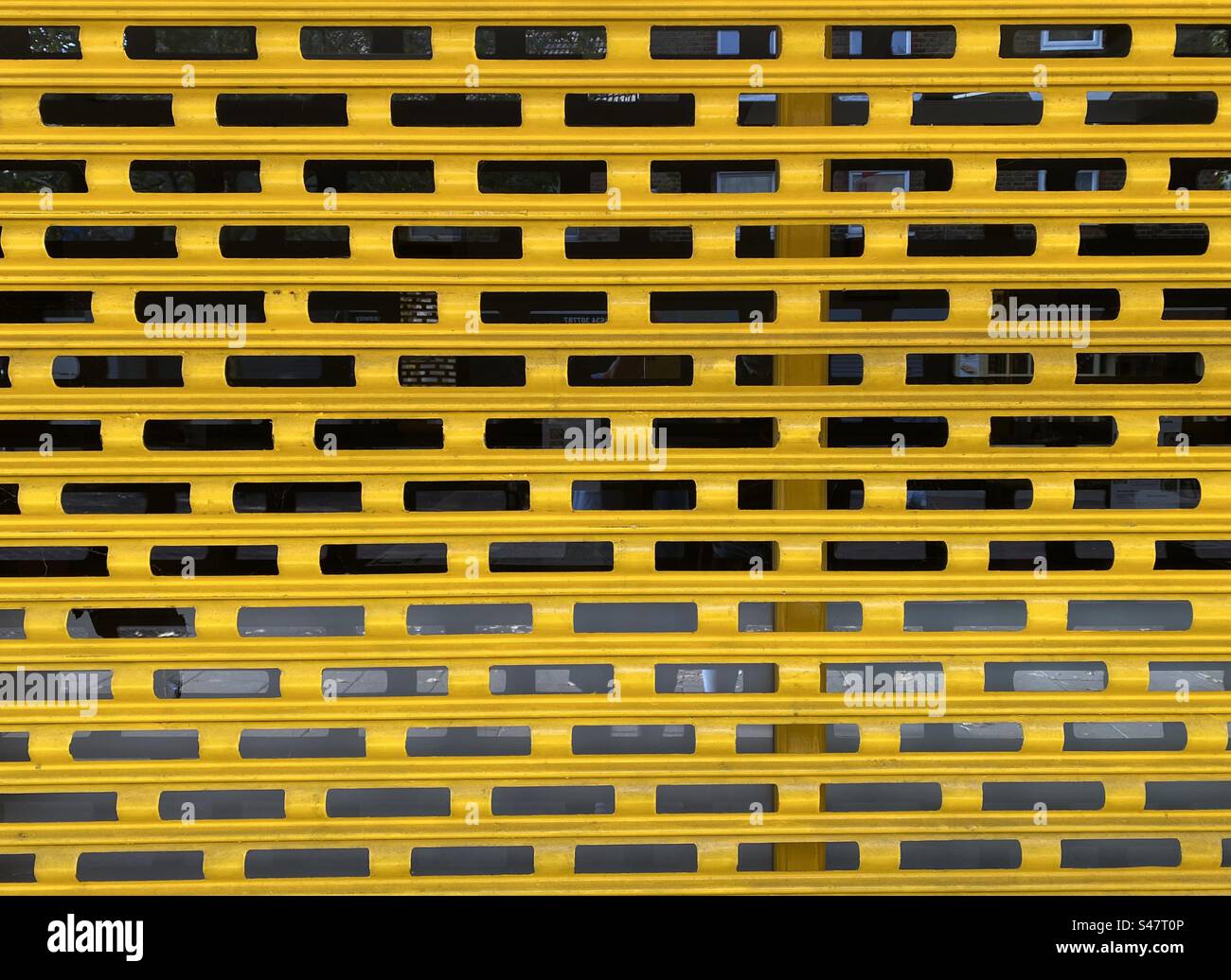 Yellow shutter hi-res stock photography and images - Alamy