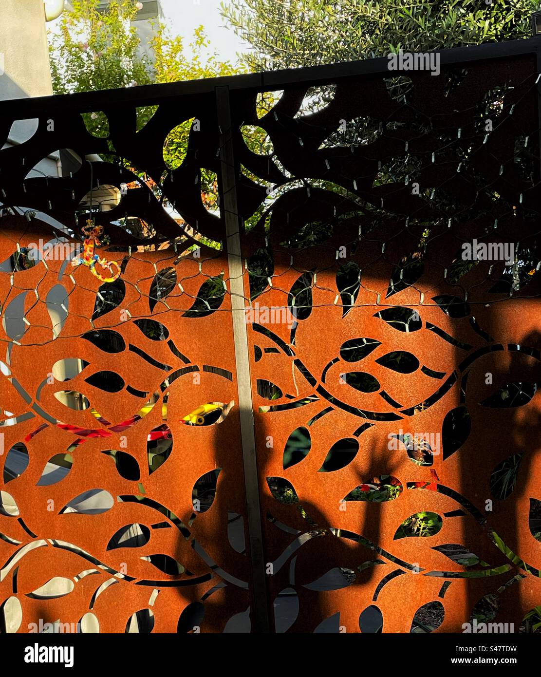 Shadow screen hi-res stock photography and images - Alamy