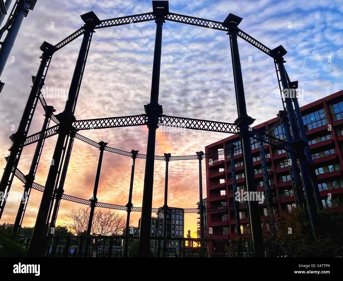 Gasometer history hi-res stock photography and images - Alamy