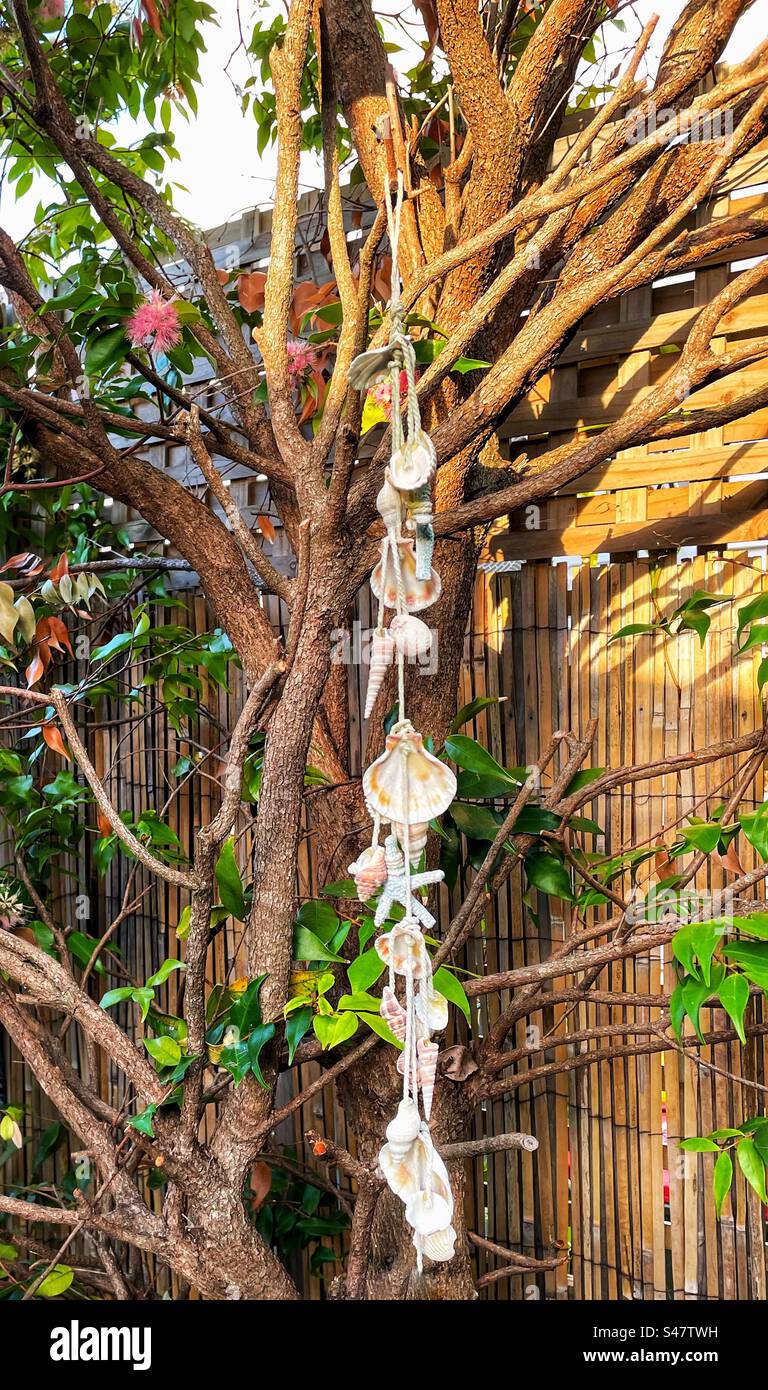 Dangle hi-res stock photography and images - Alamy