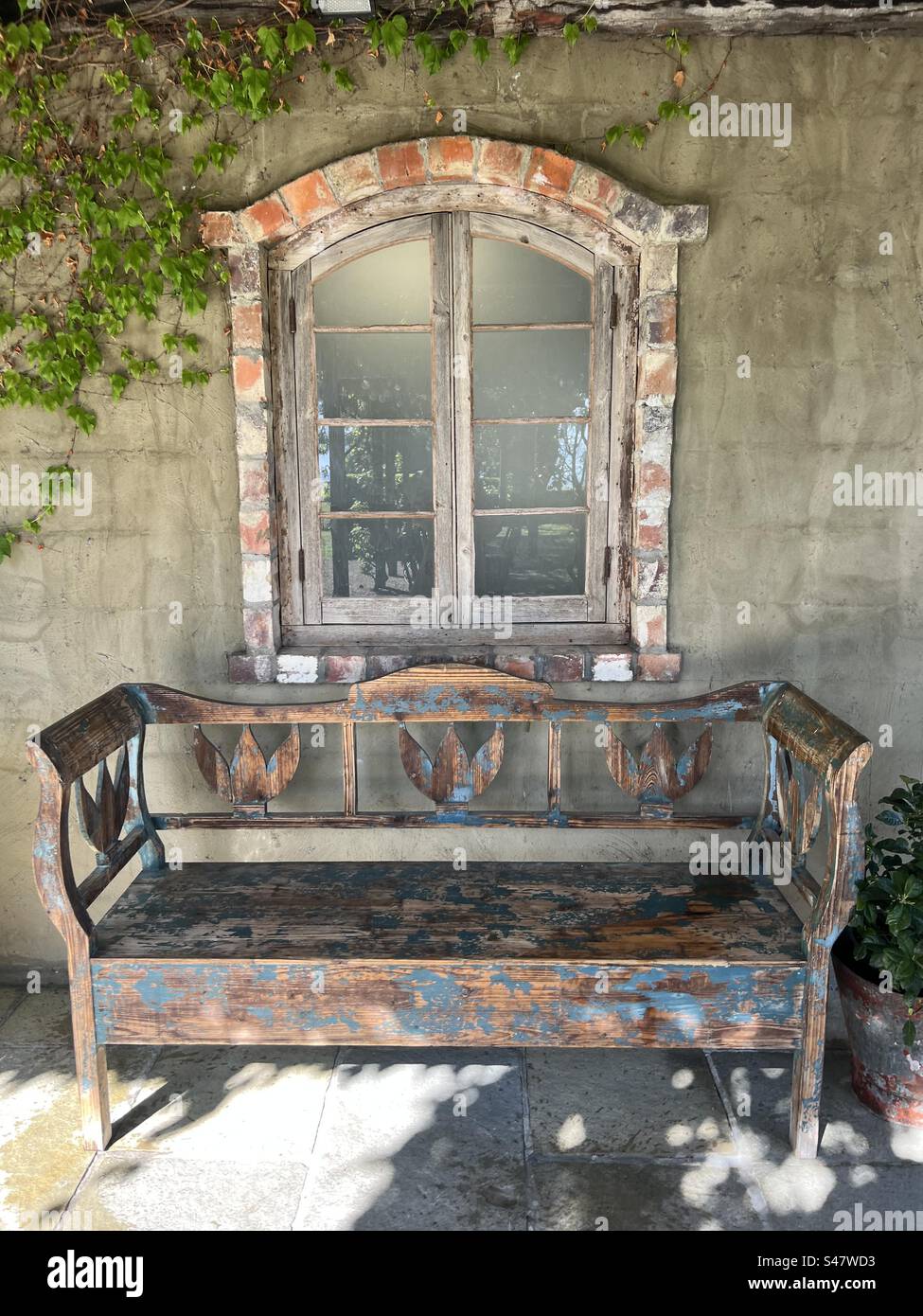 Rustic seat hi-res stock photography and images - Alamy
